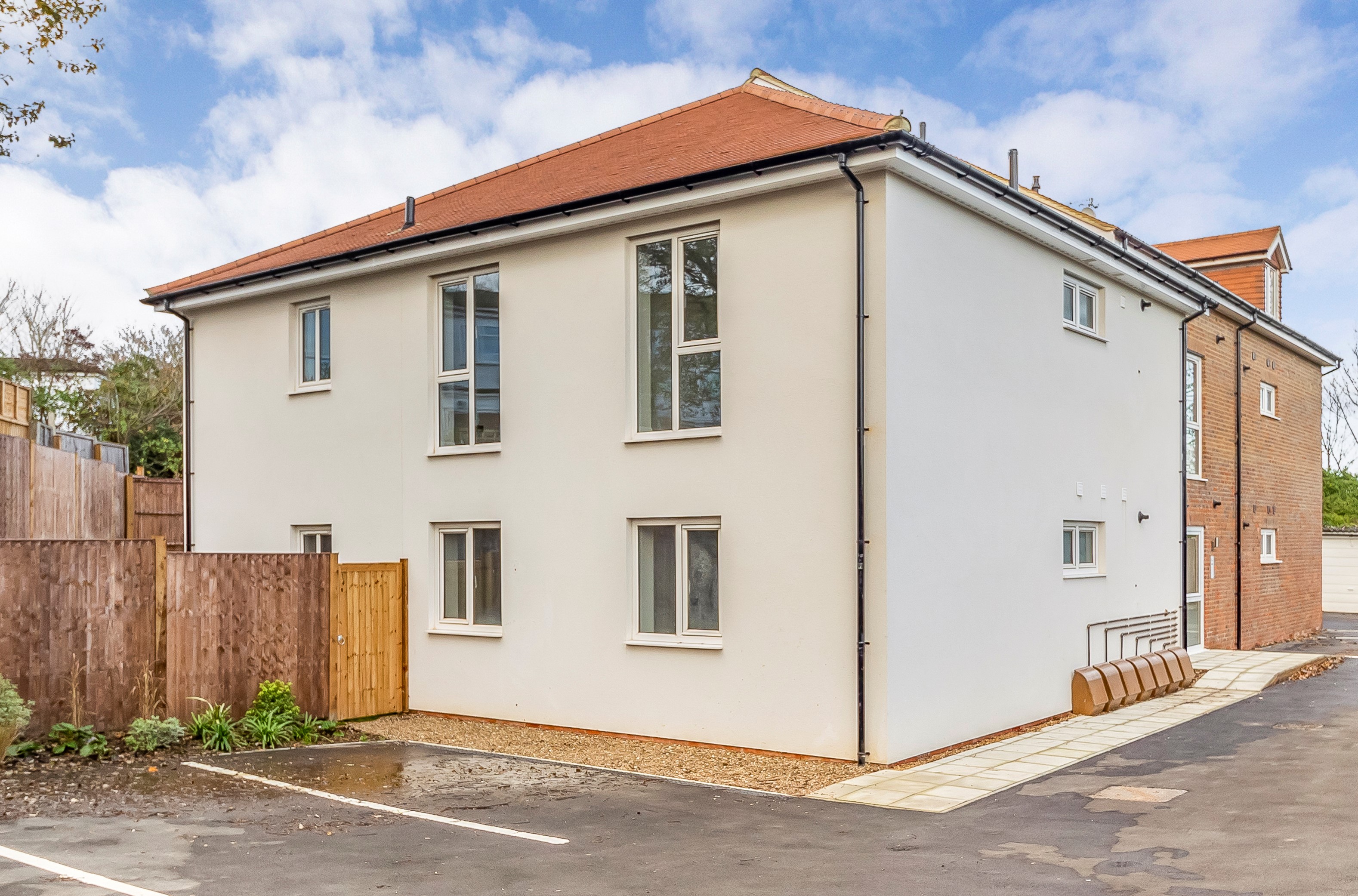 LAST CHANCE TO BUY AT POPULAR BUSHEY DEVELOPMENT - Heronslea